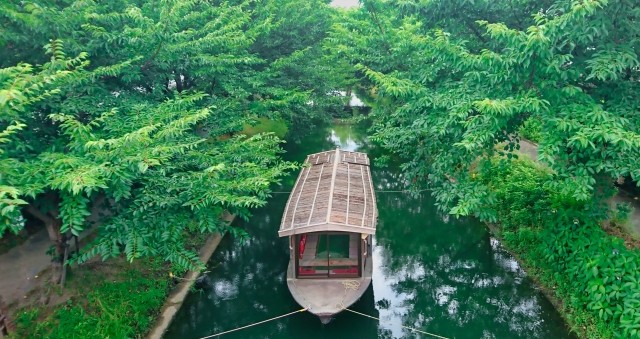 A Peaceful Ride on a Traditional Jukkokubune Boat in Kyoto
